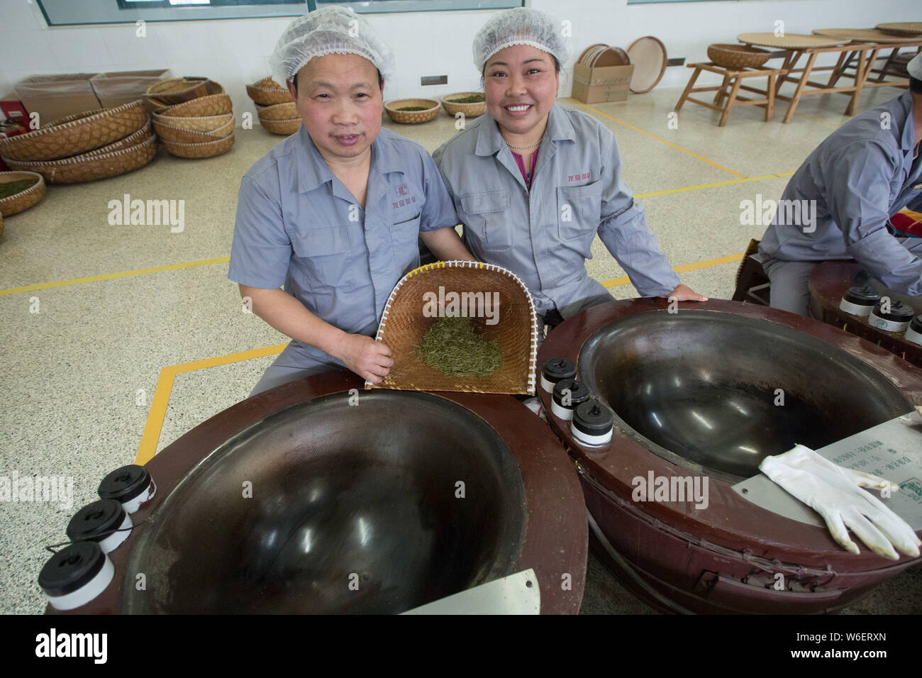 Pan fired hi-res stock photography and images - Alamy