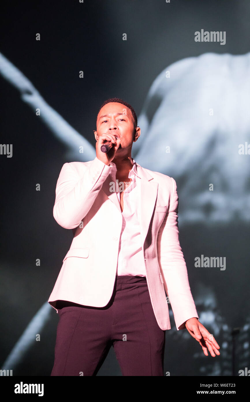 John legend singer songwriter hi-res stock photography and images - Alamy