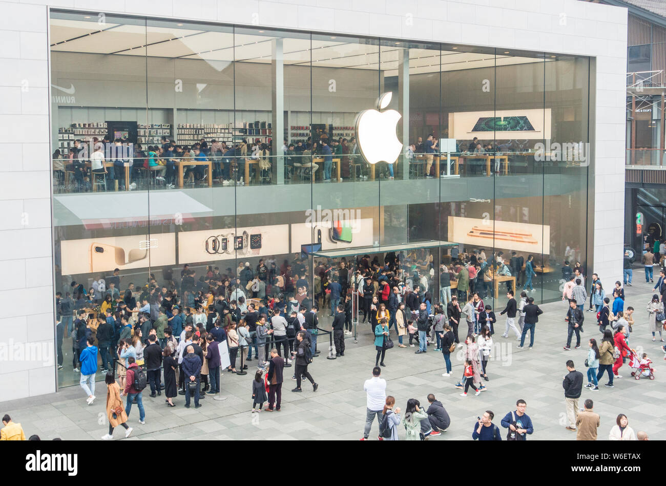 Dialog semiconductor hi-res stock photography and images - Alamy