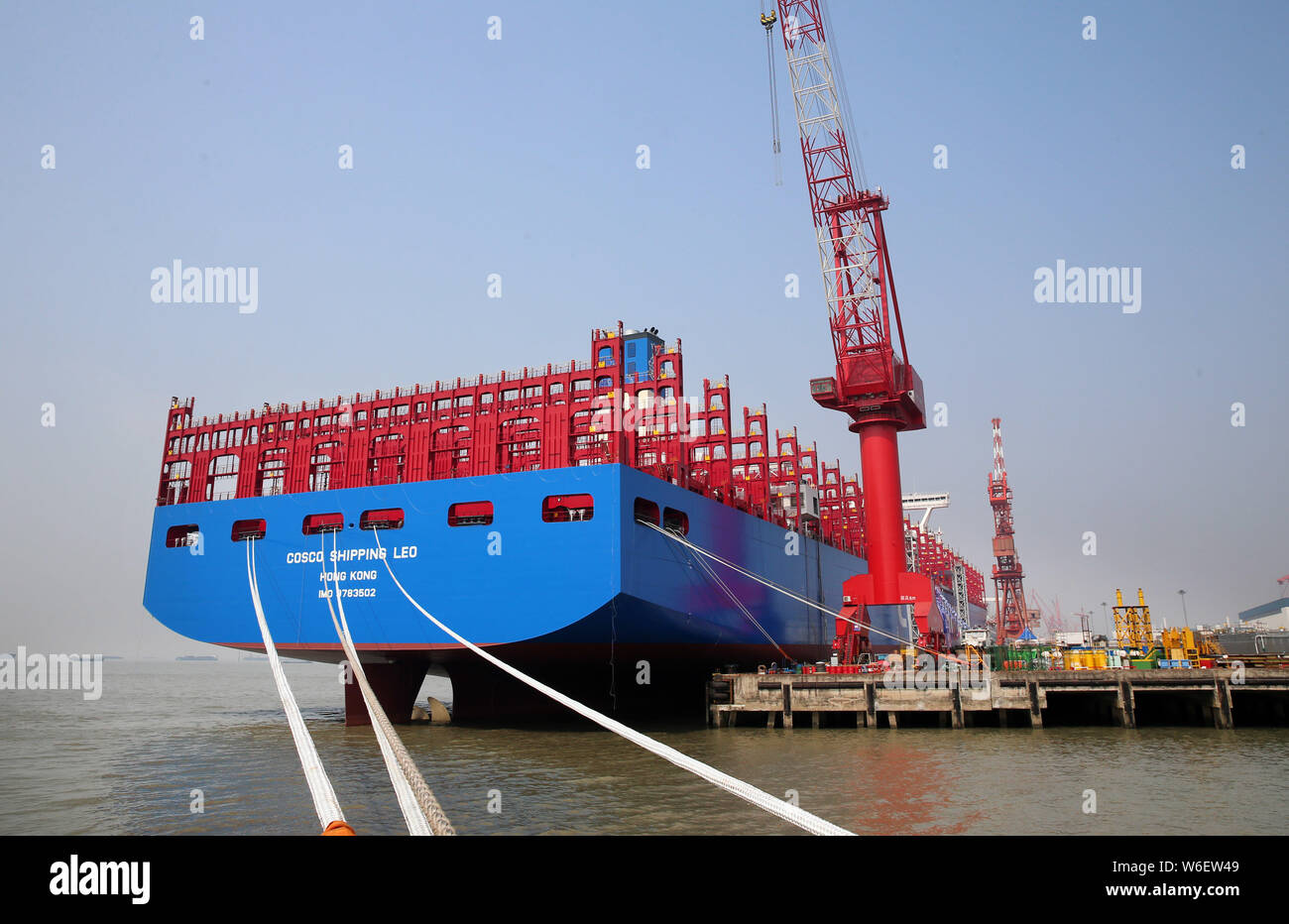 The 20,000 TEU container vessel "COSCO SHIPPING LEO" manufactured by ...