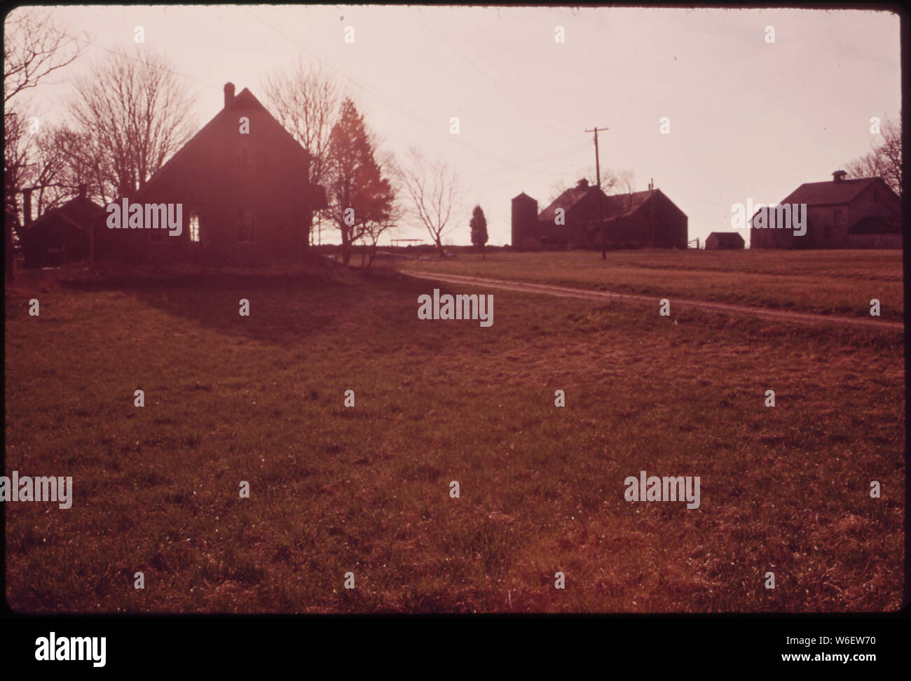 ABANDONED FARM OVERLOOKING RHODE ISLAND SOUND Stock Photo - Alamy