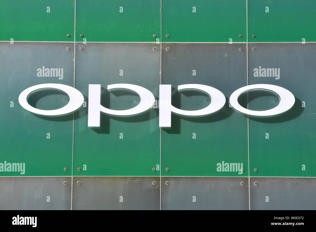 Guangdong oppo mobile telecommunications hi-res stock photography and ...