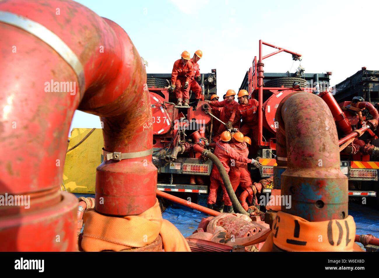 Hydraulic fracturing operation hi-res stock photography and images - Alamy
