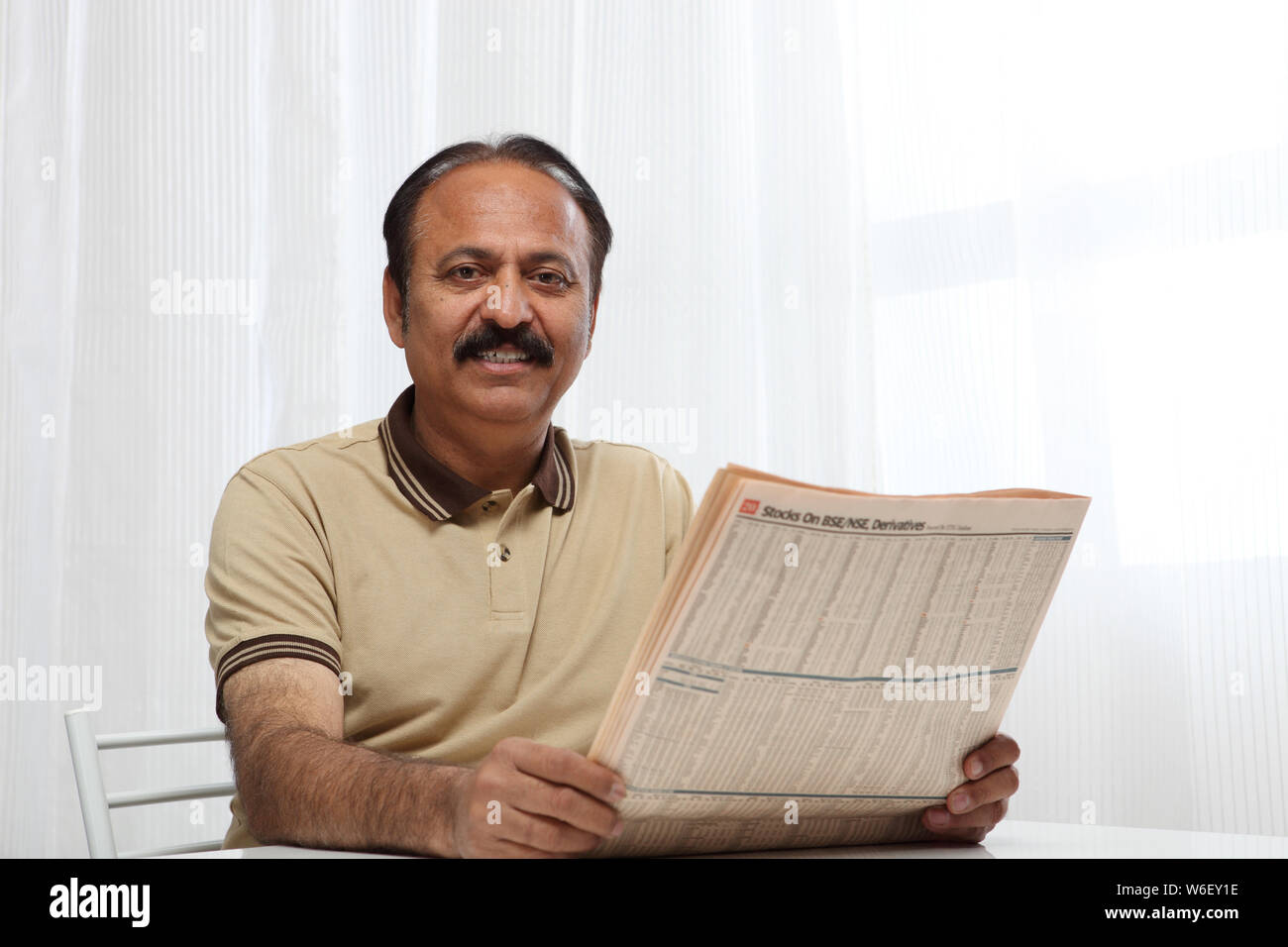 Old man reading a newspaper Stock Photo - Alamy