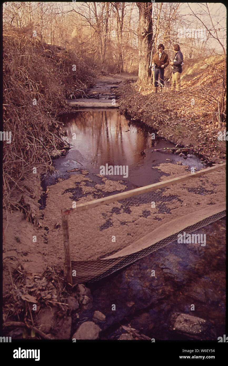 AFTER A SPILL OF 4000 GALLONS OF OIL, WORKERS HAVE PLACED BOOMS ACROSS ...