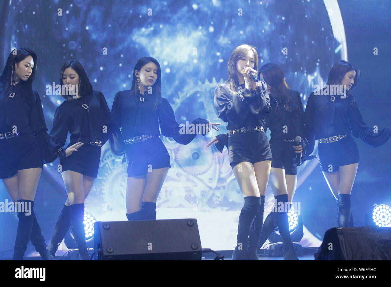 Members of South Korean girl group Gugudan, also stylized as gu9udan ...