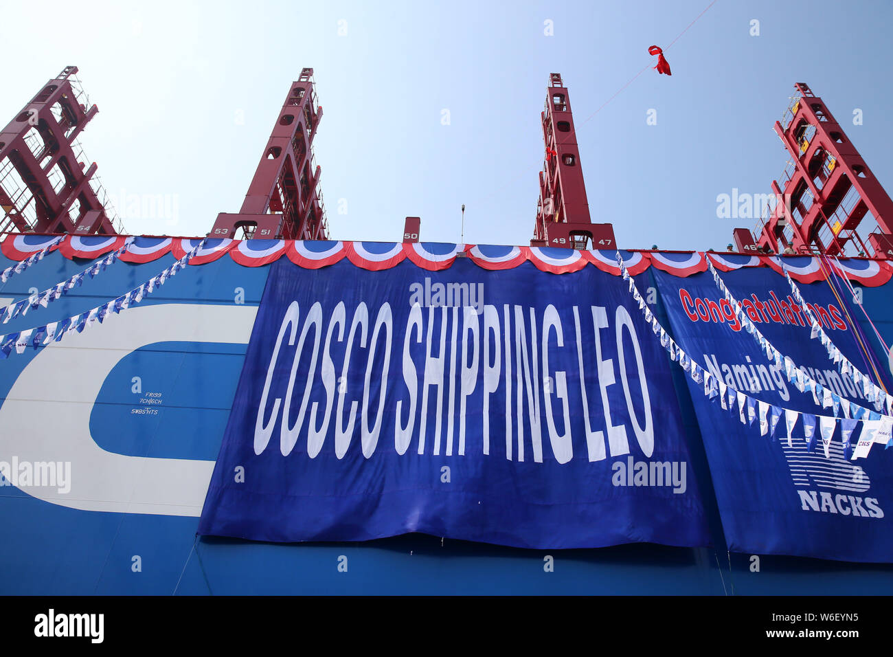 The 20,000 TEU container vessel "COSCO SHIPPING LEO" manufactured by ...