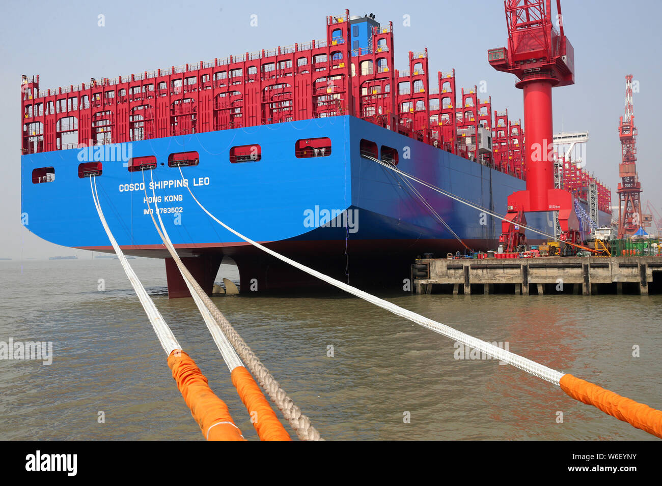 The 20,000 TEU container vessel "COSCO SHIPPING LEO" manufactured by ...