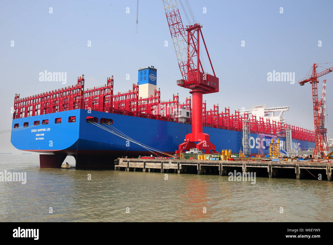 The 20,000 TEU container vessel "COSCO SHIPPING LEO" manufactured by ...