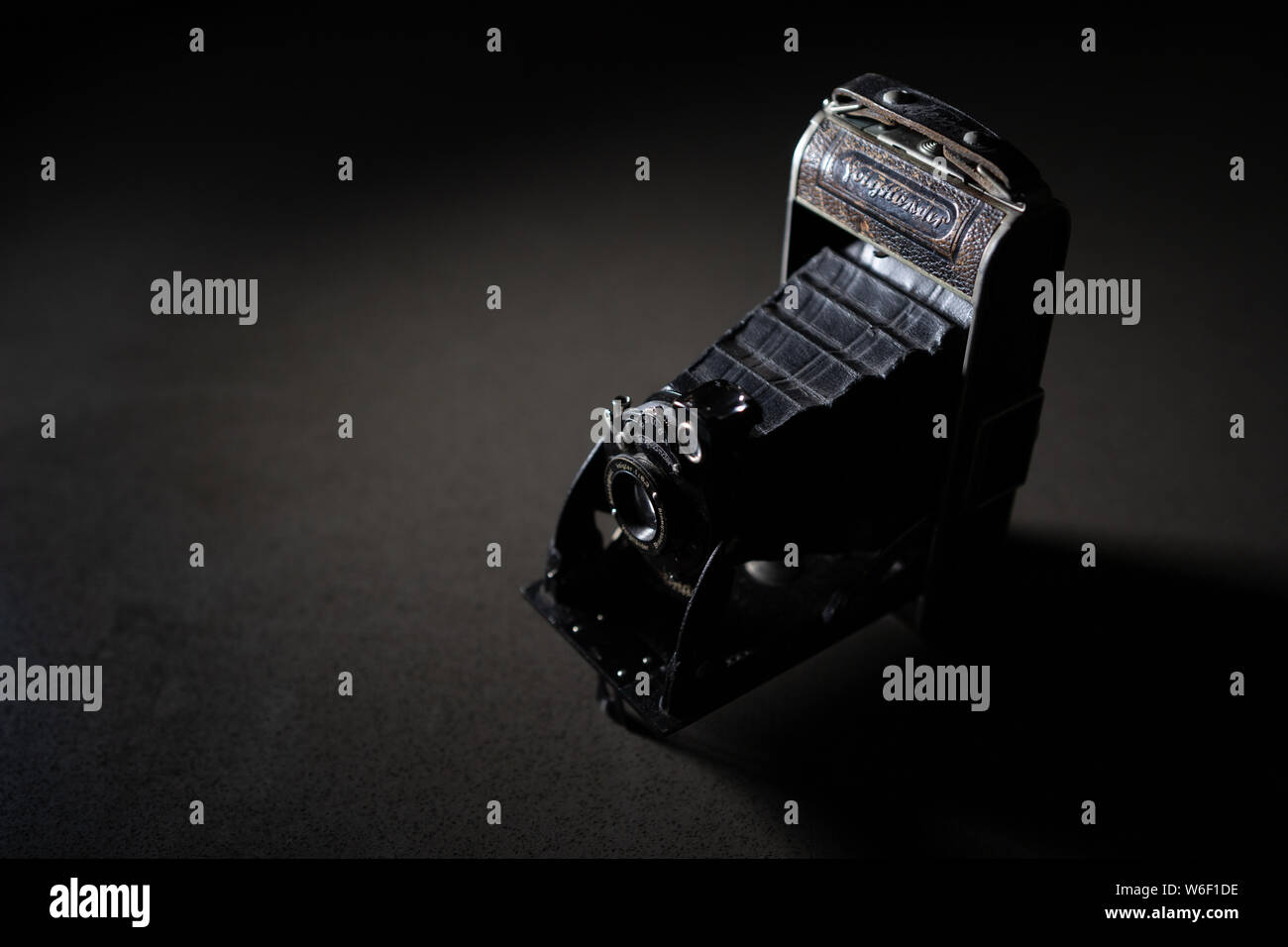 Vintage Folding Camera Stock Photo - Alamy