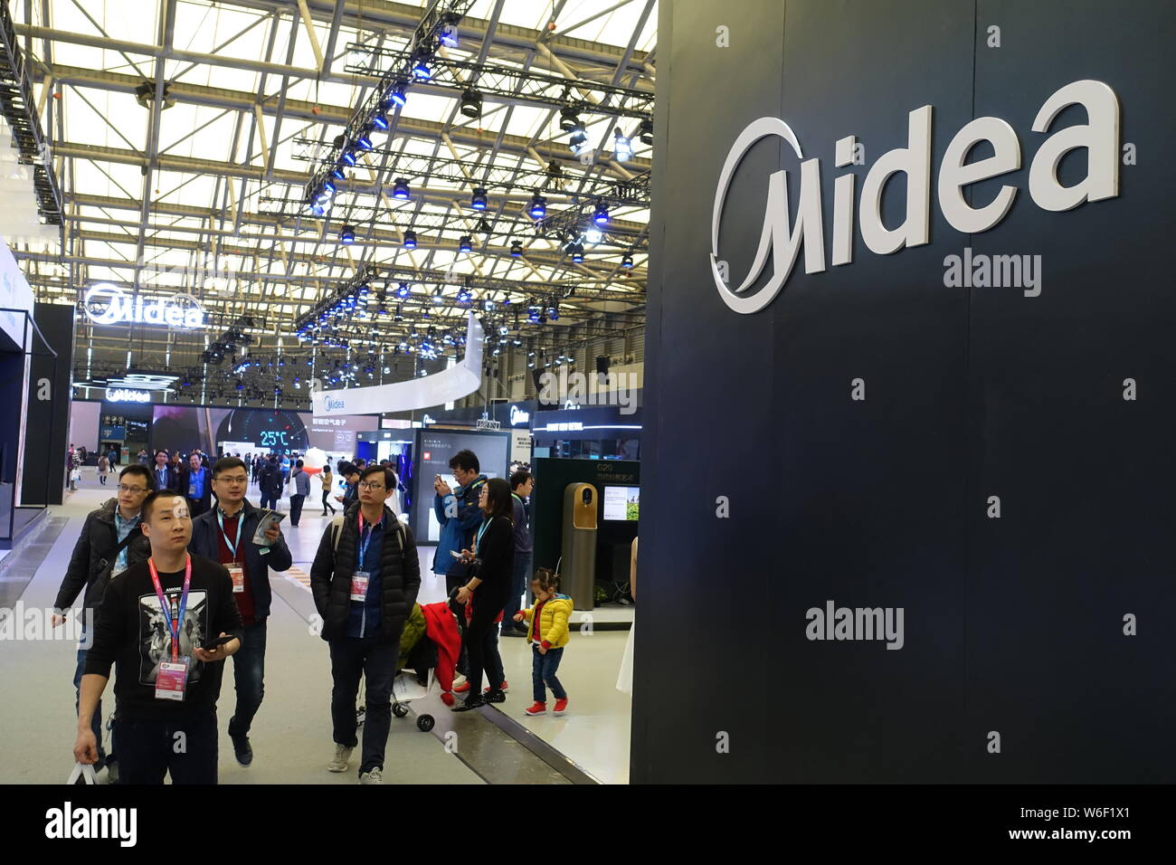 Midea china hi-res stock photography and images - Alamy