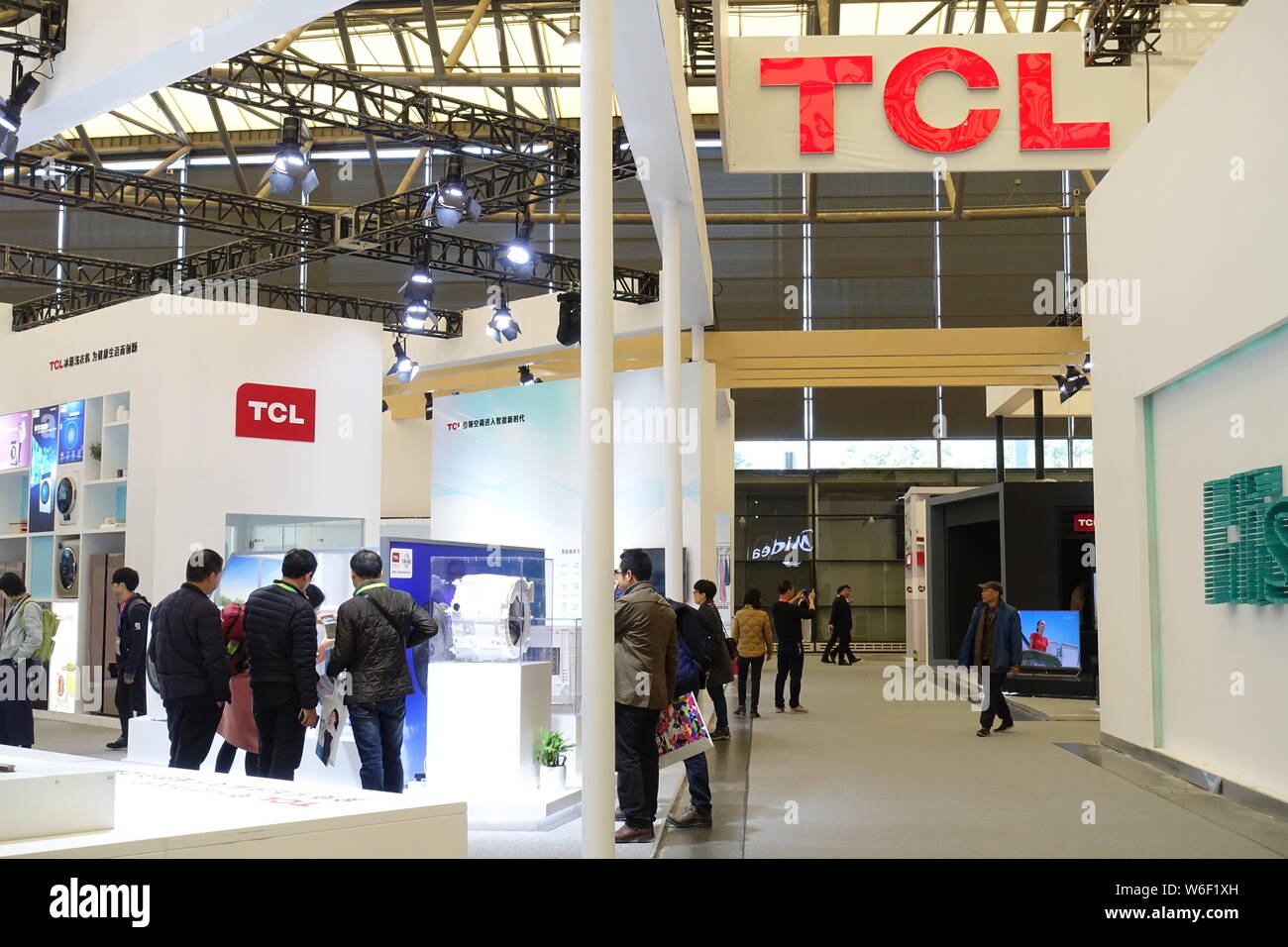 Ai consumer hi-res stock photography and images - Alamy