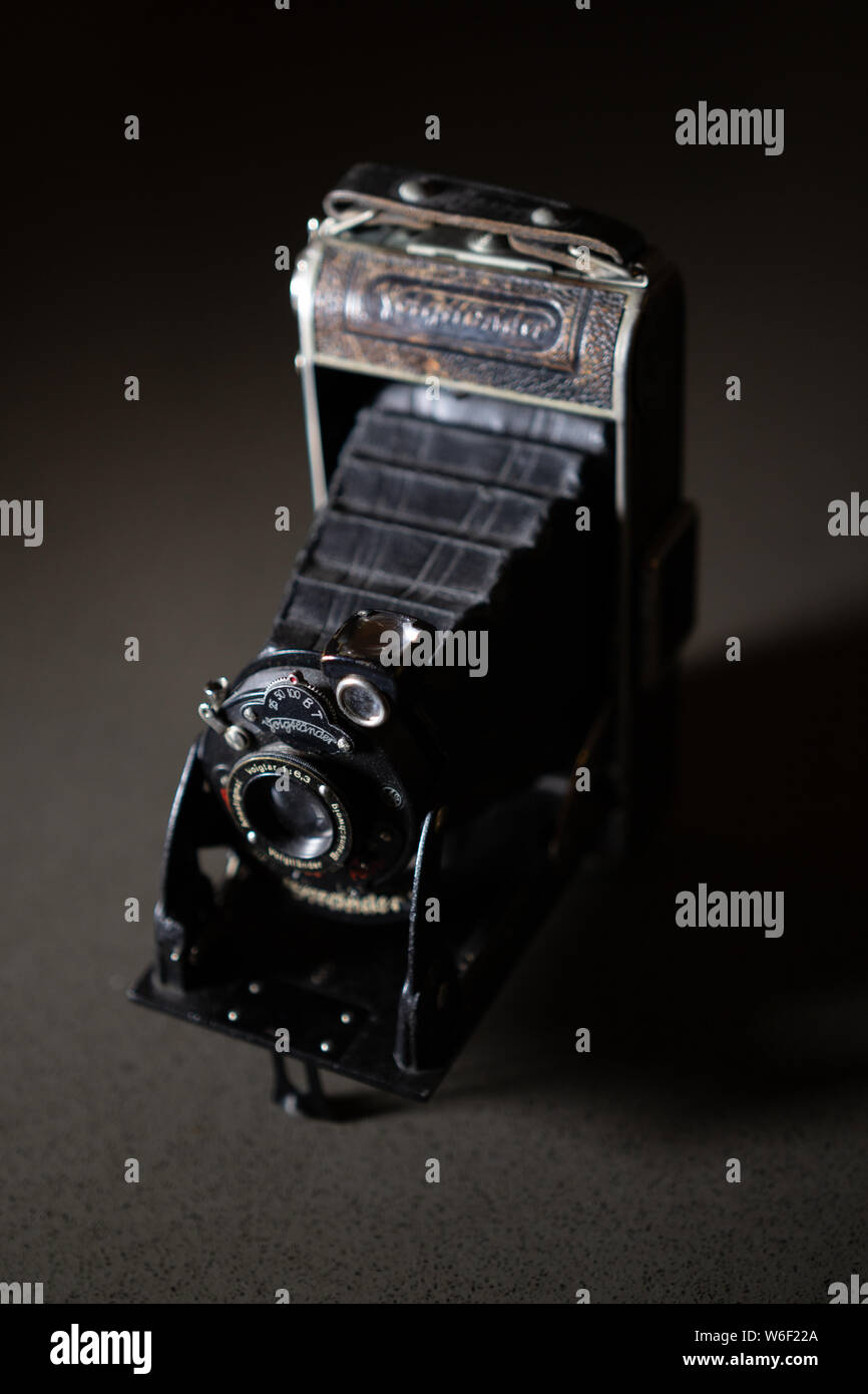 Vintage Folding Camera Stock Photo - Alamy