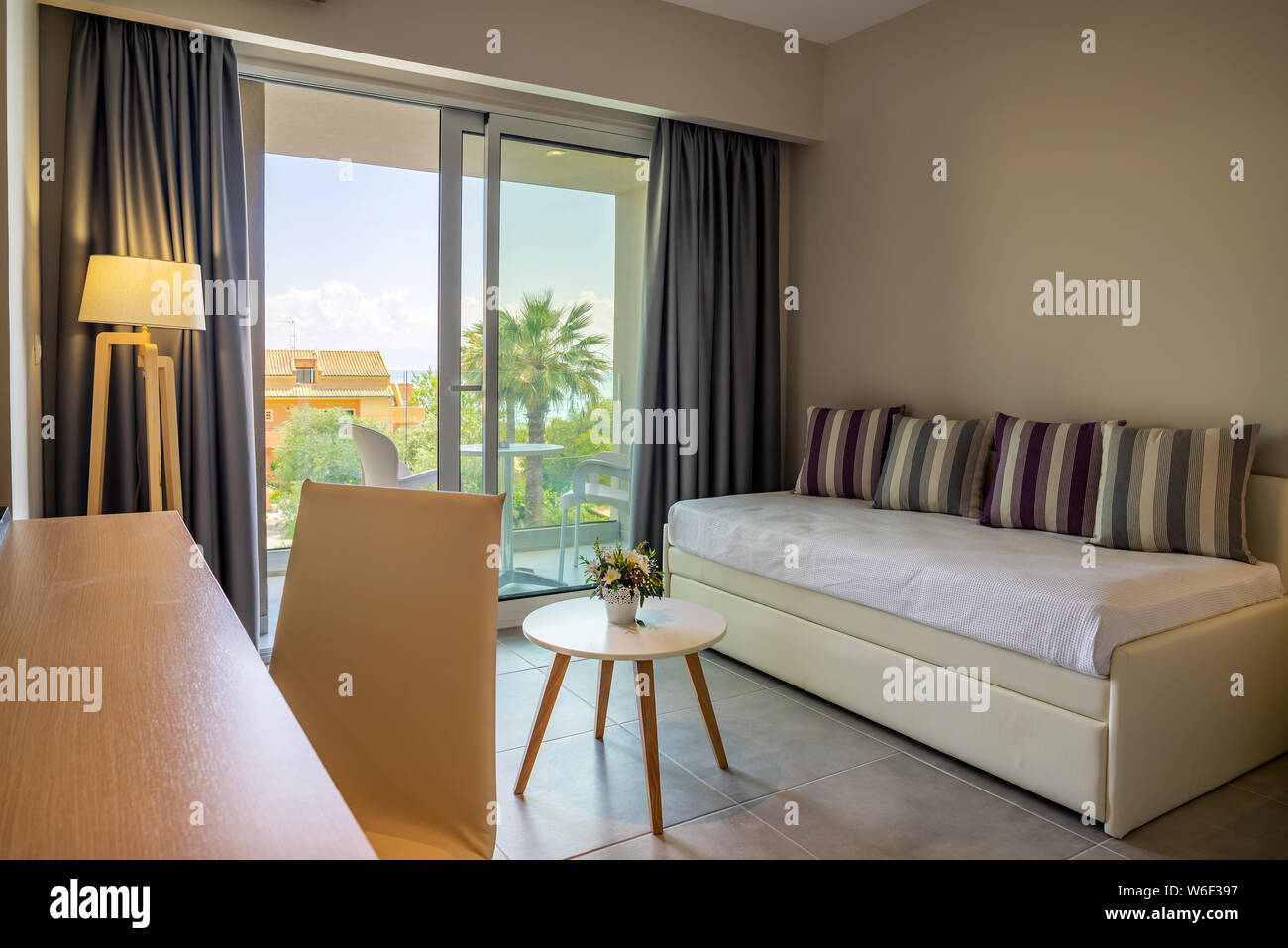 Luxury modern hotel room Stock Photo - Alamy