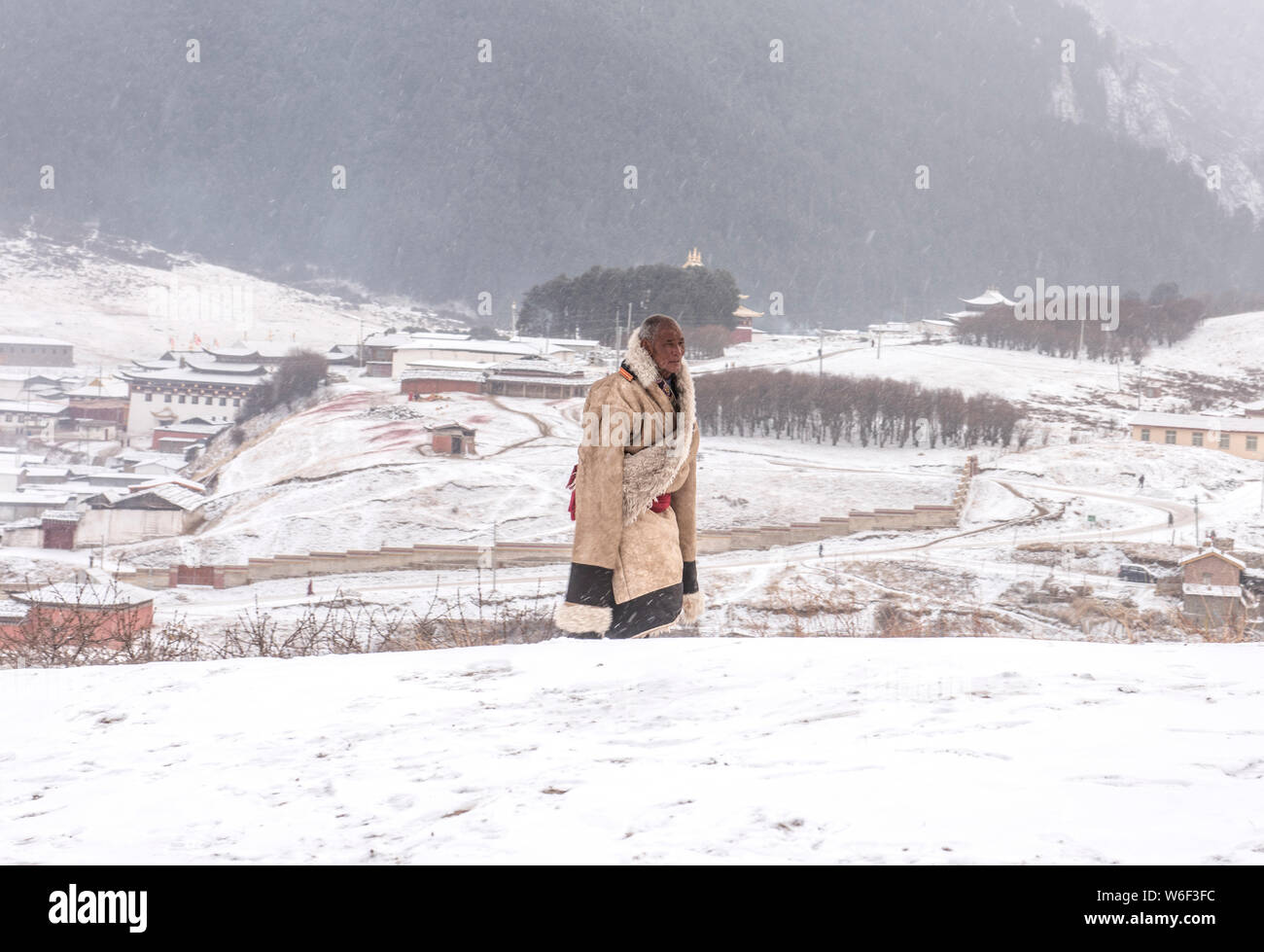 Gannan tibetan autonomous prefecture hi-res stock photography and ...