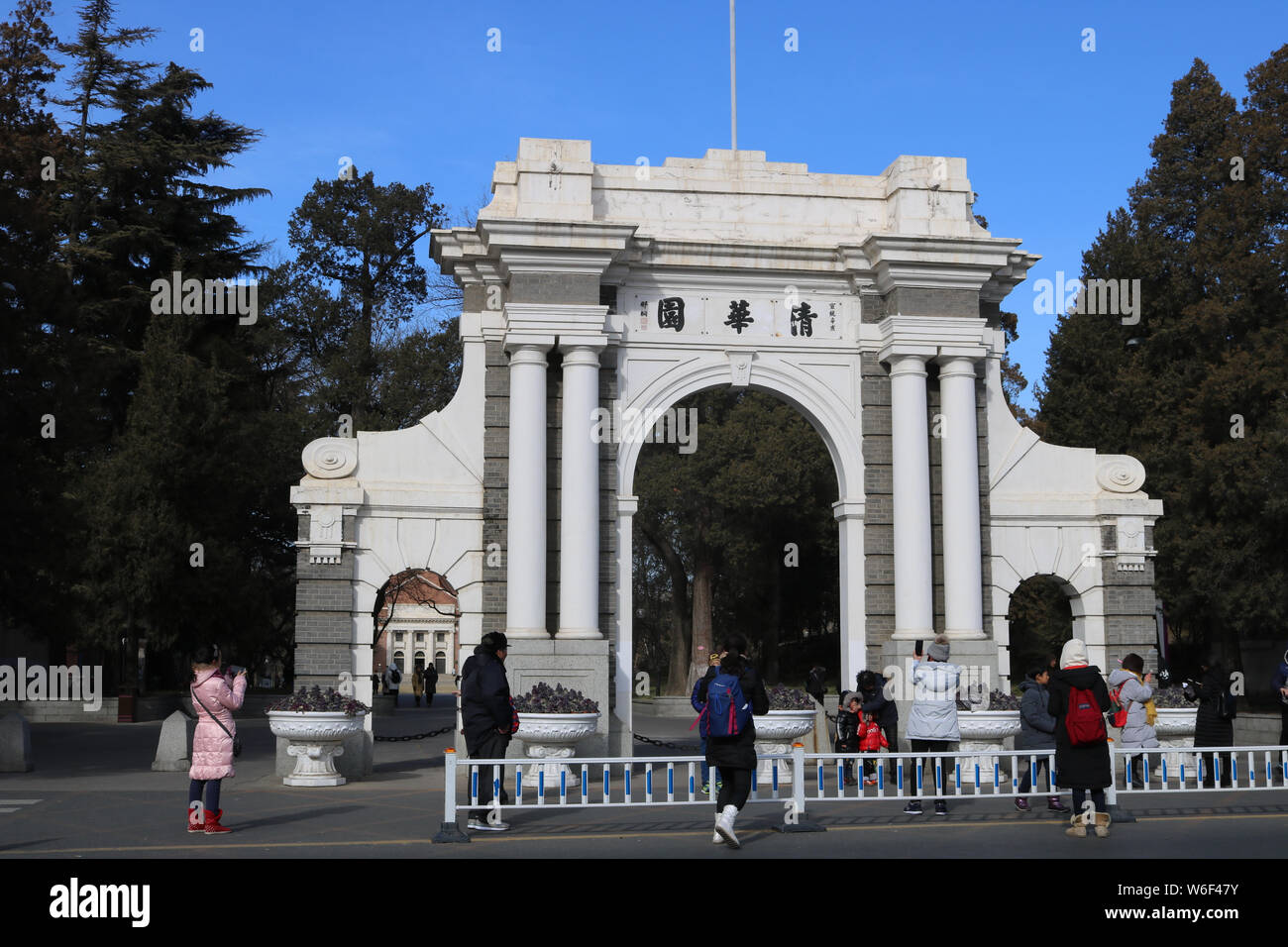 --FILE--Visitors crowd in front of the symbolic Second Gate of Tsinghua ...