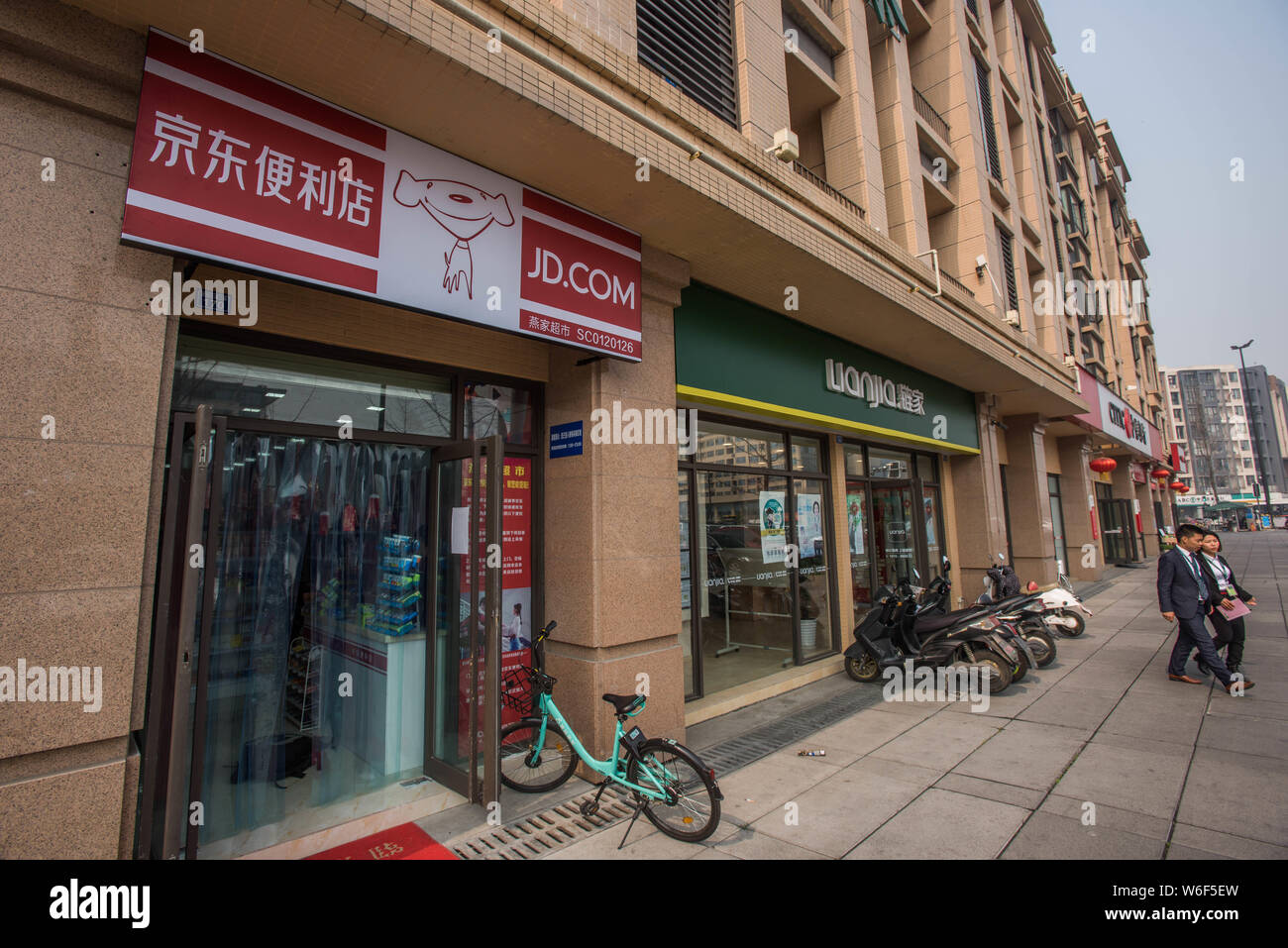 --FILE--View of a JD Convenience Store in Chengdu city, southwest China ...