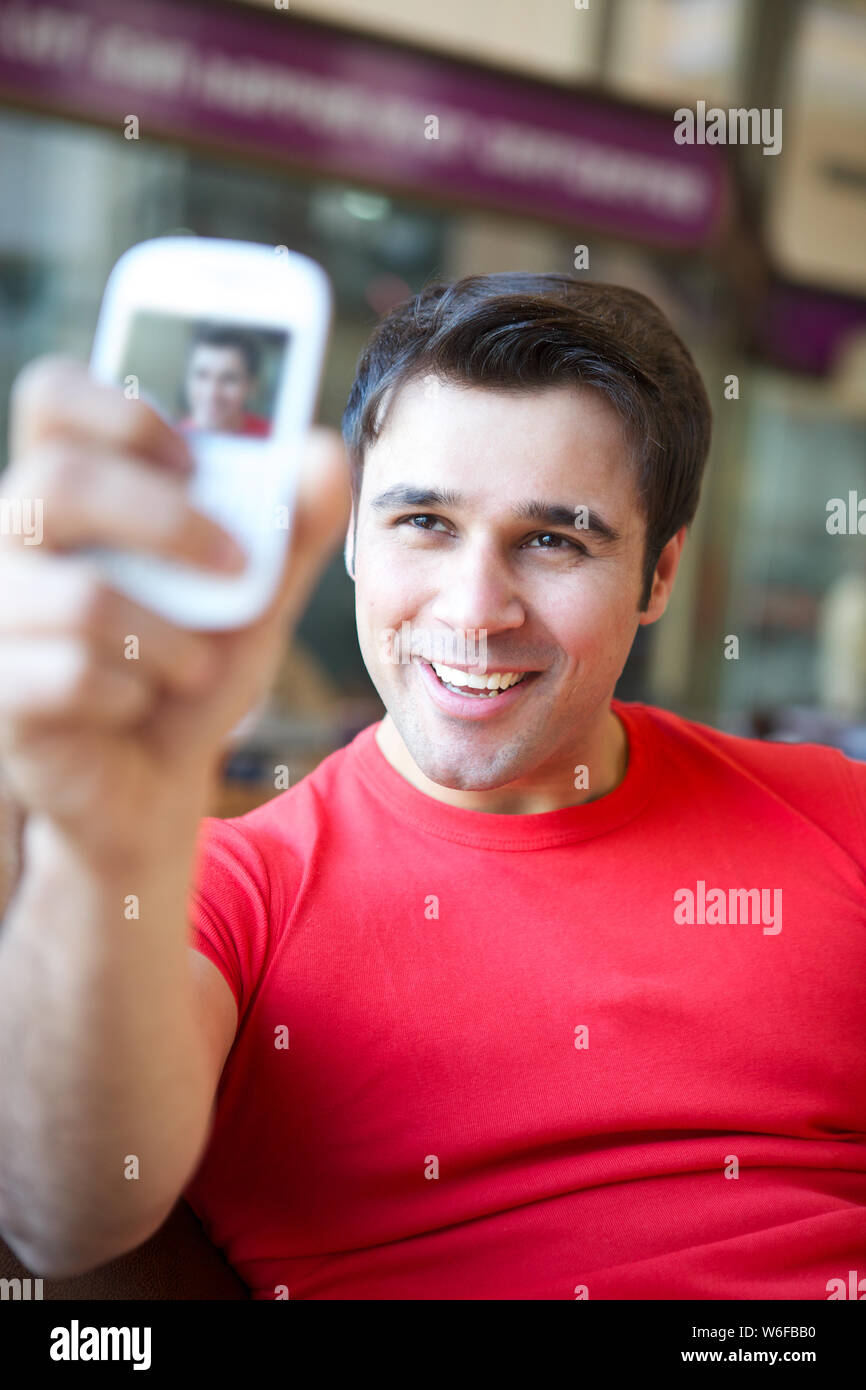 Man taking picture of himself with a mobile phone Stock Photo - Alamy