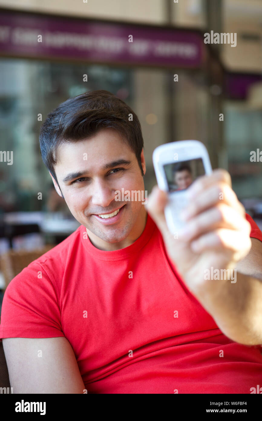 Man taking picture of himself with a mobile phone Stock Photo - Alamy