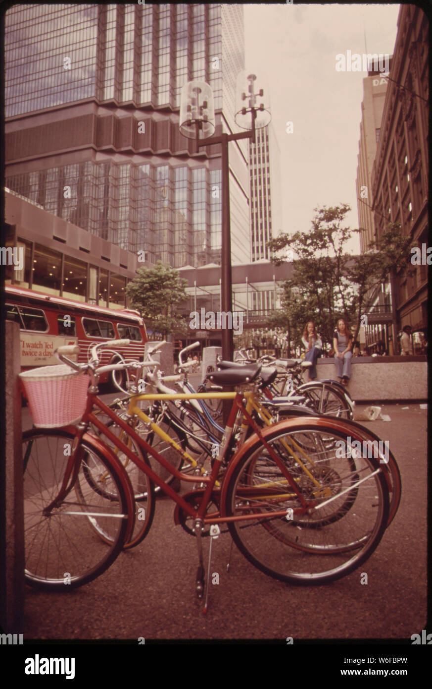 BICYCLE PARKING RACK ON NICOLLET MALL Stock Photo - Alamy