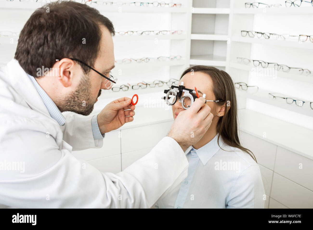 Patient and doctor ophthalmologist Stock Photo - Alamy
