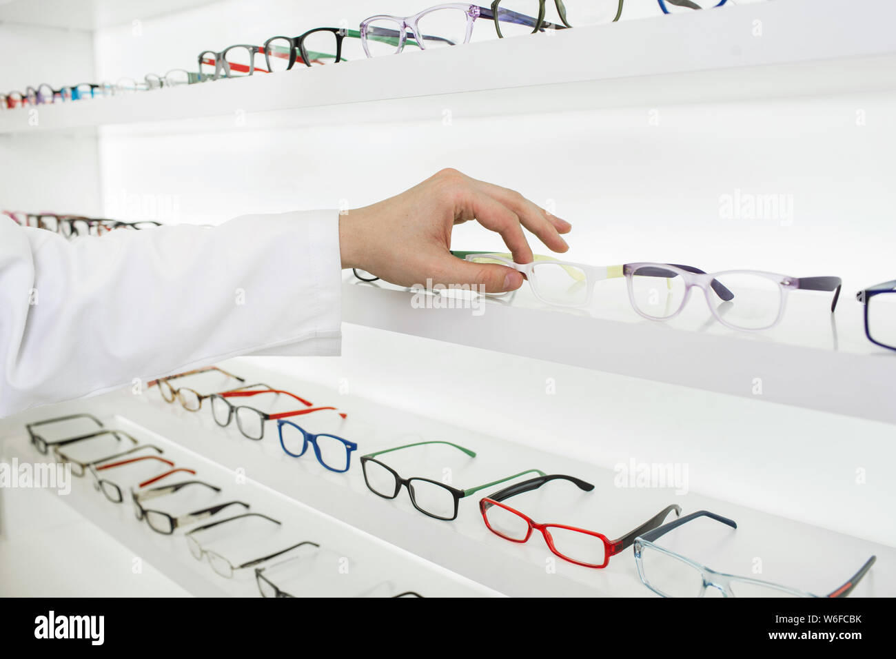 Hand holding spectacles glasses hi-res stock photography and images - Alamy