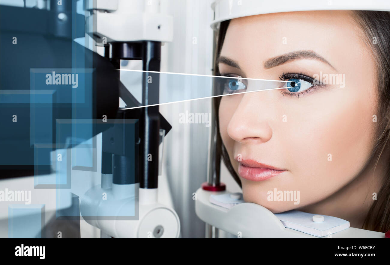 checking eyesight using diagnostic device Stock Photo - Alamy