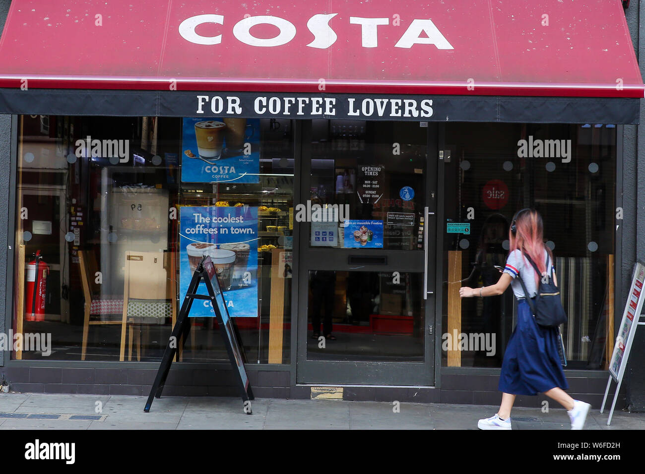 Outside a costa coffee shop hi-res stock photography and images - Alamy