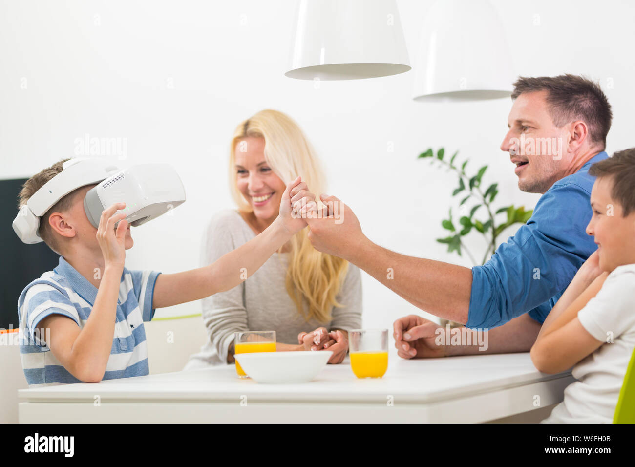 Family using tech hi-res stock photography and images - Alamy