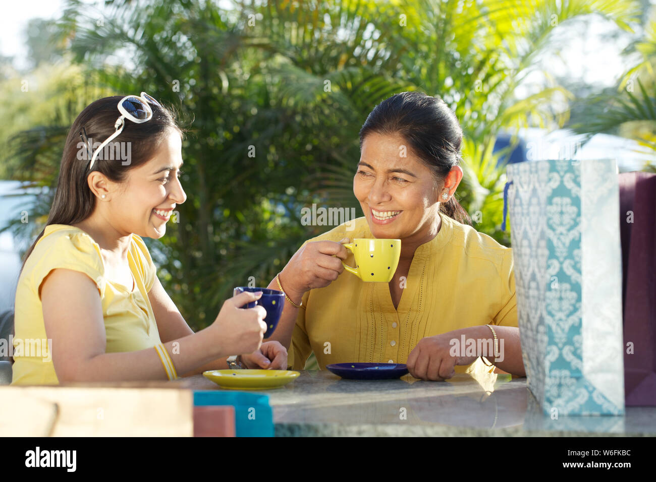Mother and daughter having cup of tea in a cafeteria Stock Photo - Alamy
