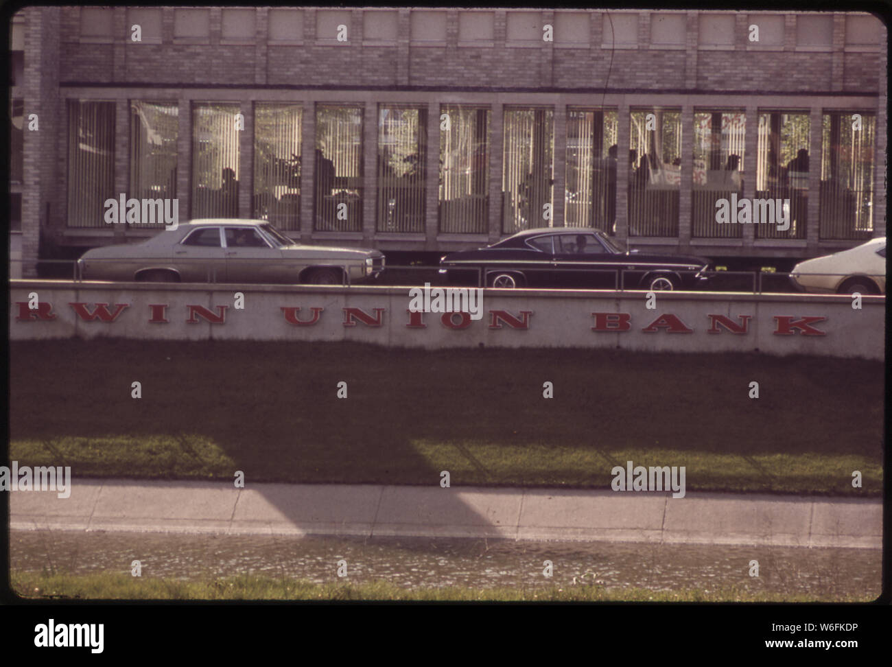 Drive up teller hi-res stock photography and images - Alamy