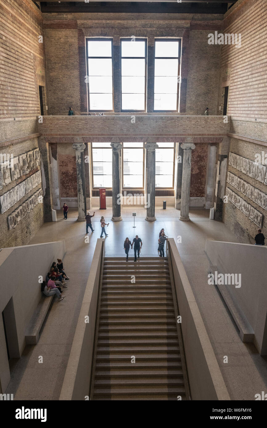 Exhibition hall overview hi-res stock photography and images - Alamy