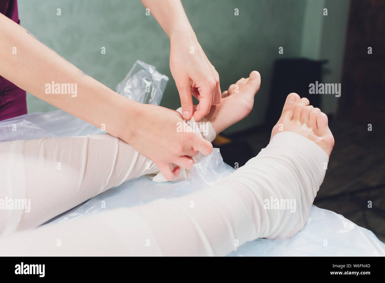 Anti cellulite body wrap hi-res stock photography and images - Alamy