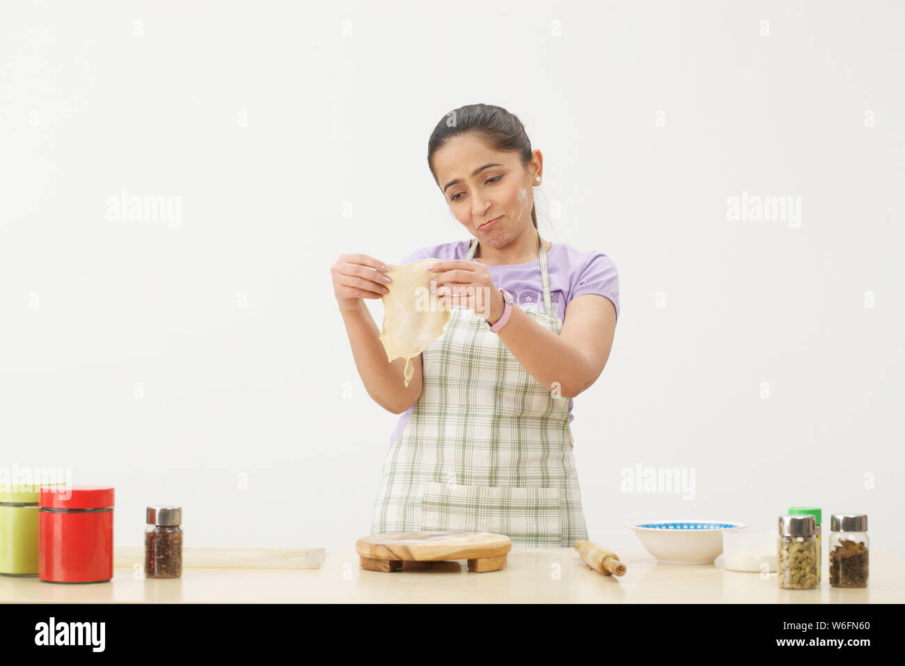 Girl learning how to bake chapati Stock Photo - Alamy