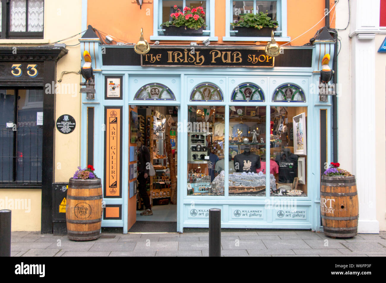 Pub facade hi-res stock photography and images - Alamy
