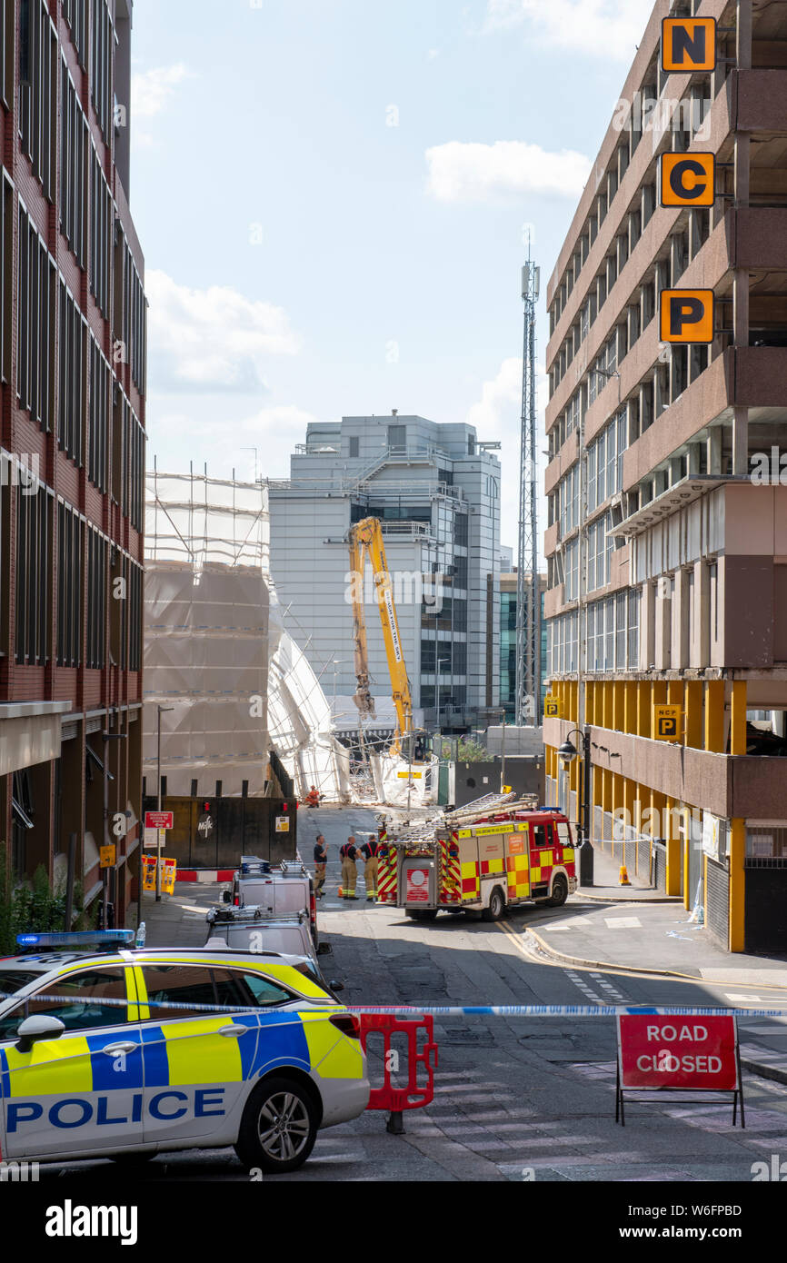 Scaffolding collapse collapsed accident hi-res stock photography and ...