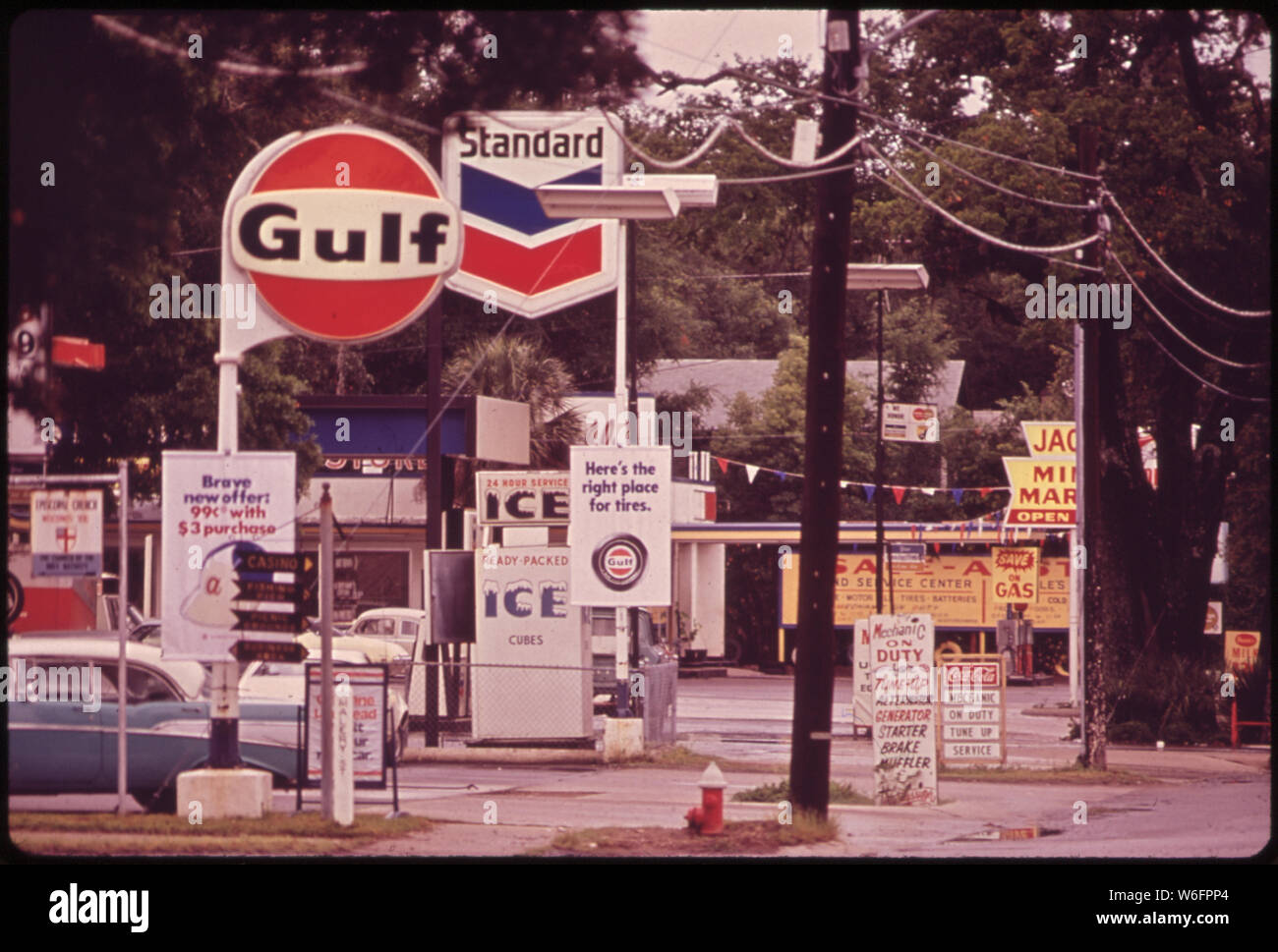 Commercial clutter hi-res stock photography and images - Alamy