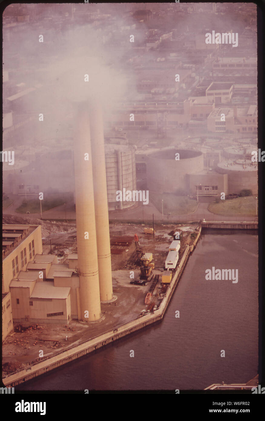 CONSOLIDATED EDISON PLANT IN QUEENS Stock Photo - Alamy