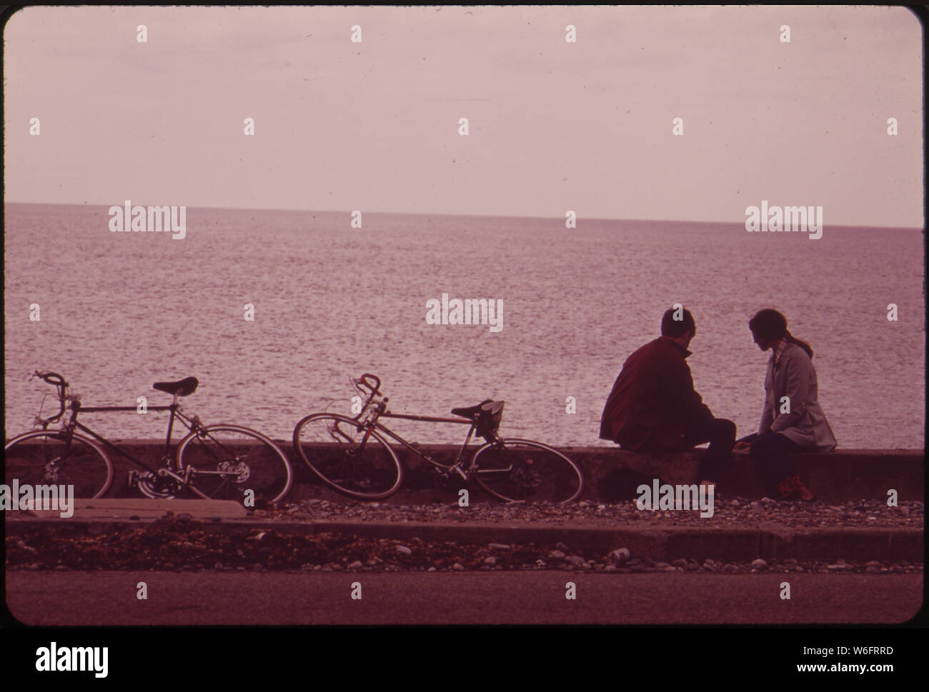CONVERSATION ON THE SEA WALL Stock Photo - Alamy