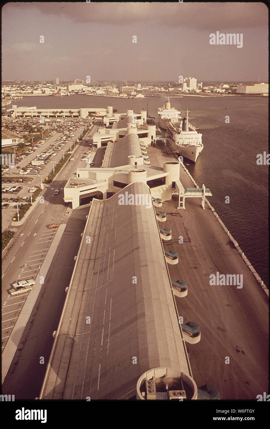 CRUISE SHIP TERMINAL Stock Photo - Alamy