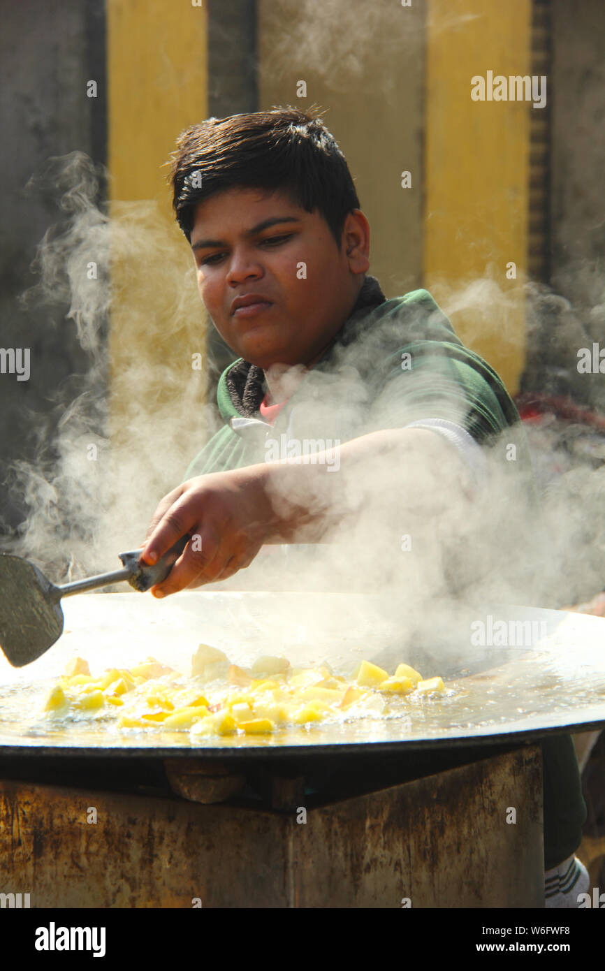Chaat stall hi-res stock photography and images - Alamy