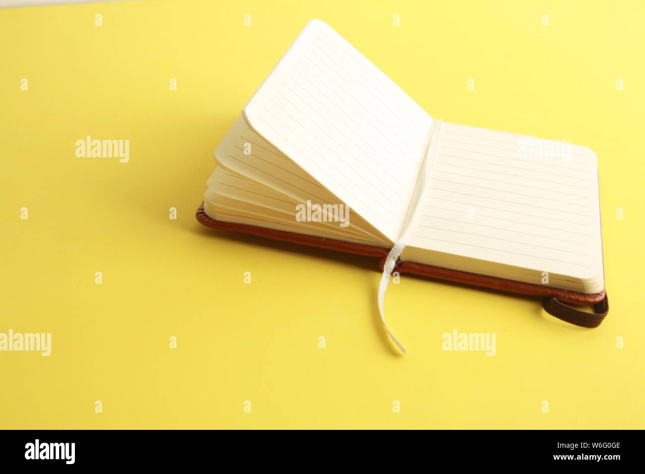 Photo album open illustration hi-res stock photography and images - Alamy