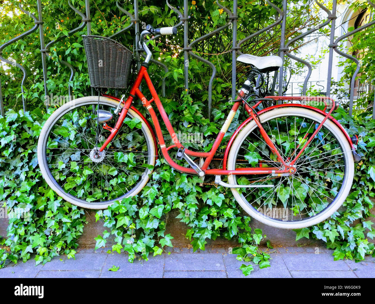 Iron cycle hi-res stock photography and images - Alamy