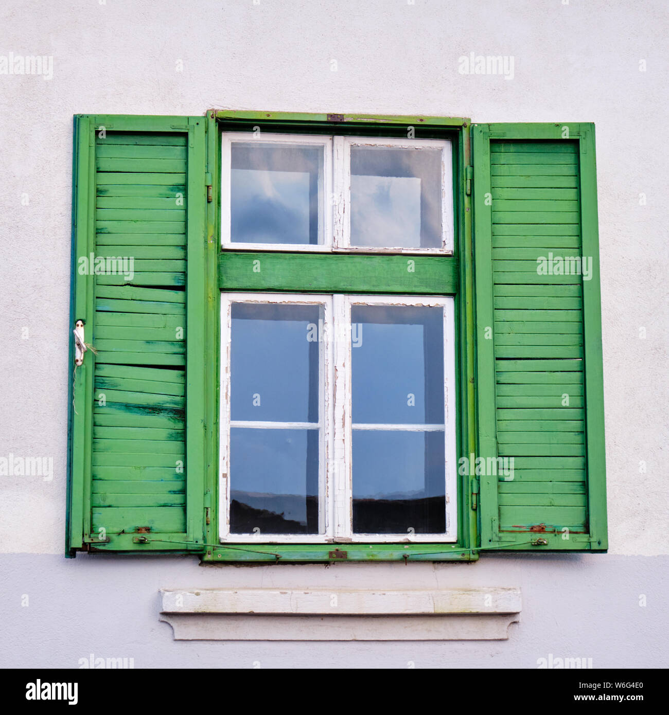 Ornate green shutters hi-res stock photography and images - Alamy