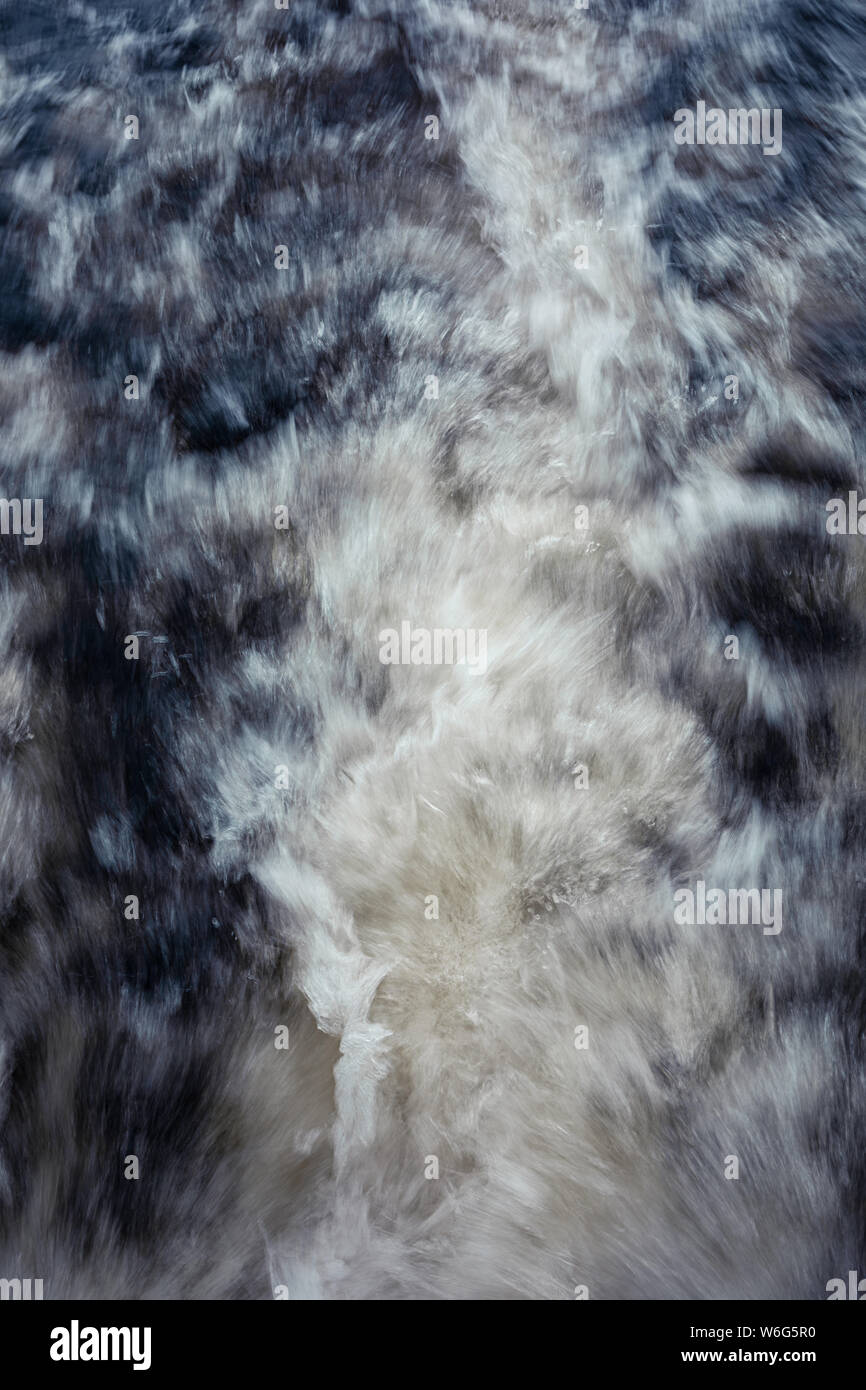 Fast moving water boat trail long exposure Stock Photo - Alamy