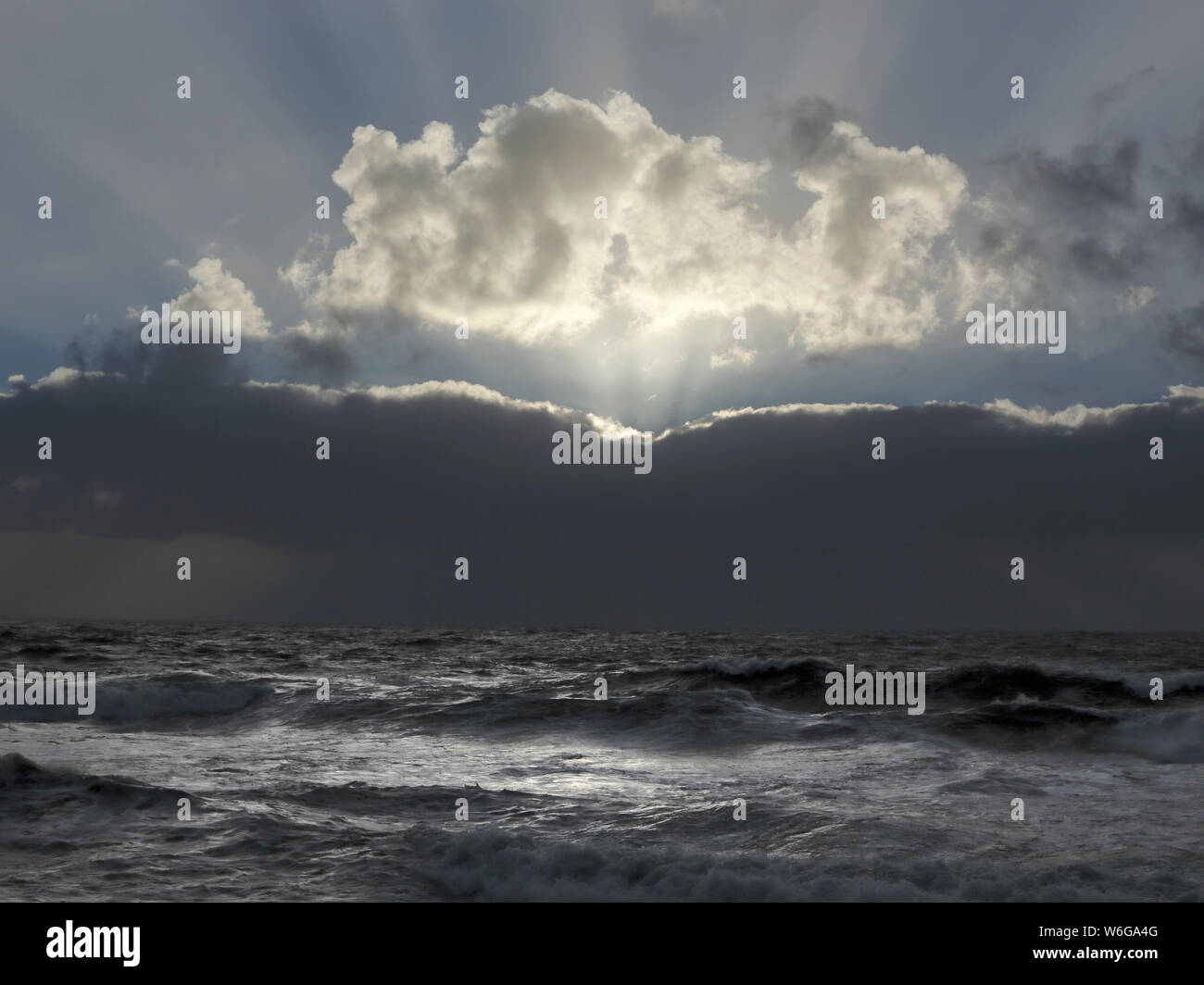 Strong sun rays hi-res stock photography and images - Alamy
