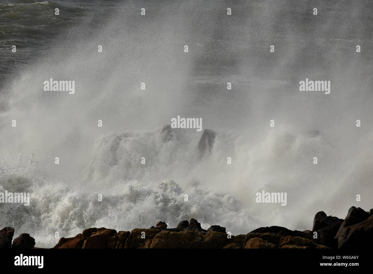 Big wave splash over rock hi-res stock photography and images - Alamy