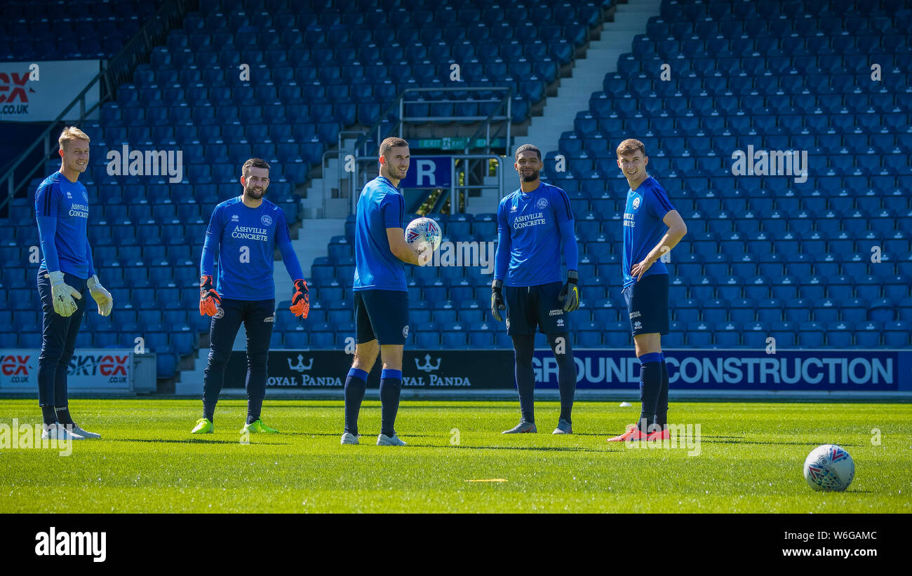 Queens park goalkeeper hi-res stock photography and images - Alamy