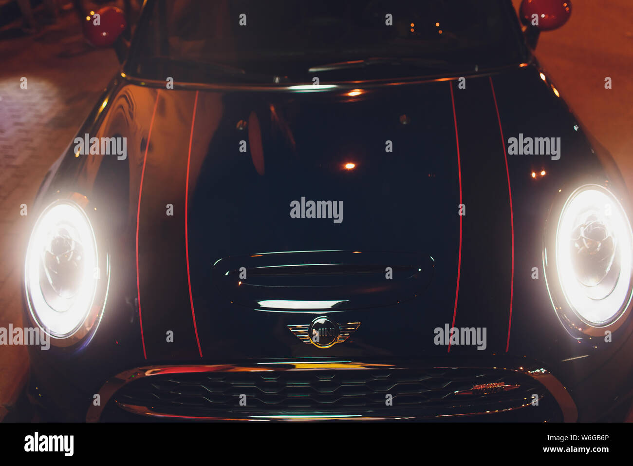 Mini cooper s logo hi-res stock photography and images - Alamy