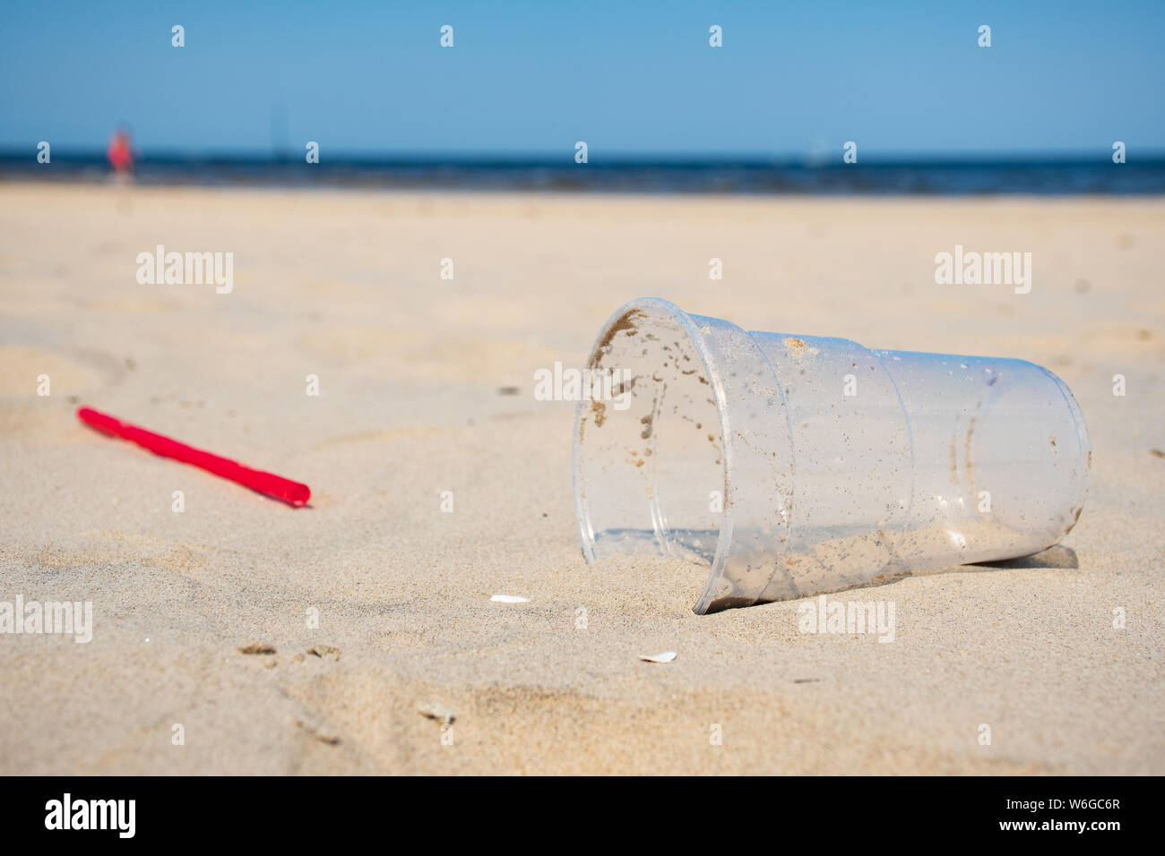 Plastic straw seaside hi-res stock photography and images - Alamy